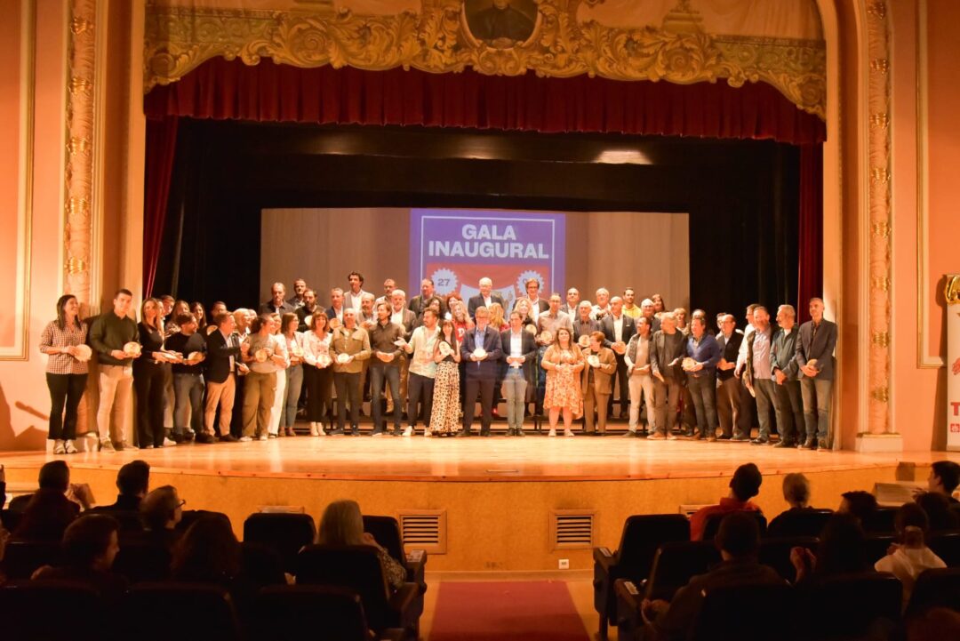 El grupo de teatro Tesalín de Alcoy celebra sus 40 años de teatro con ...